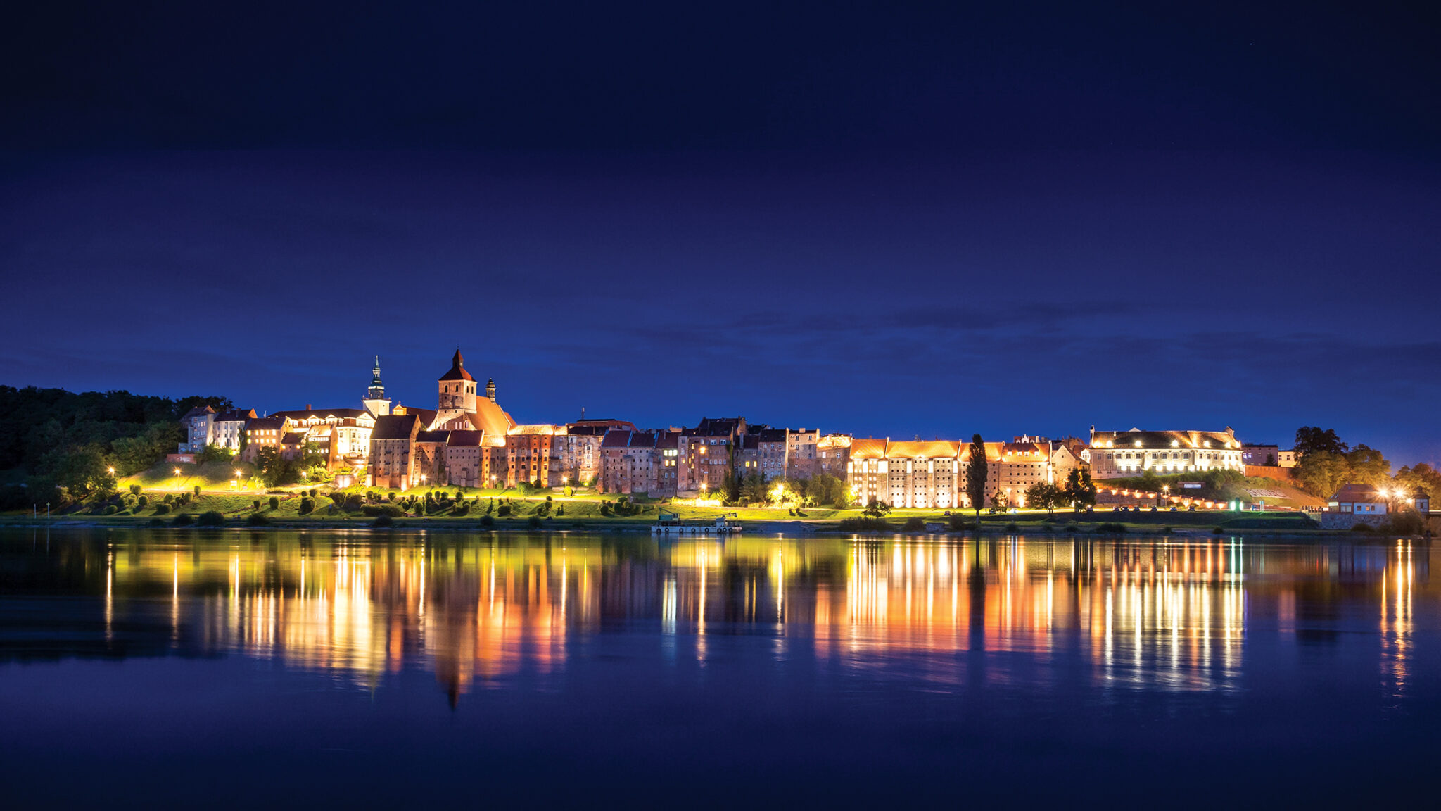 PL_Grudziadz_spichlerze_Panorama_noca_Foto_Nasieniewski - Europäische ...